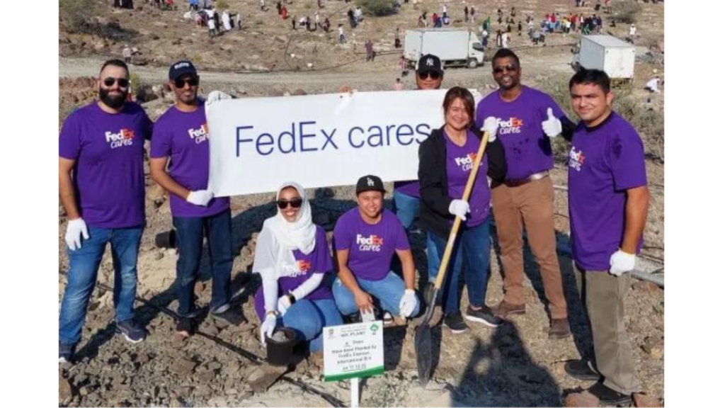 FedEx Team participate in UAE’s program to create green spaces - INTLBM